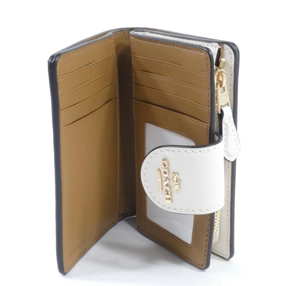 Coach | Bags | Nwt Coach Medium Bifold Leather Corner Zip Wallet Green ...